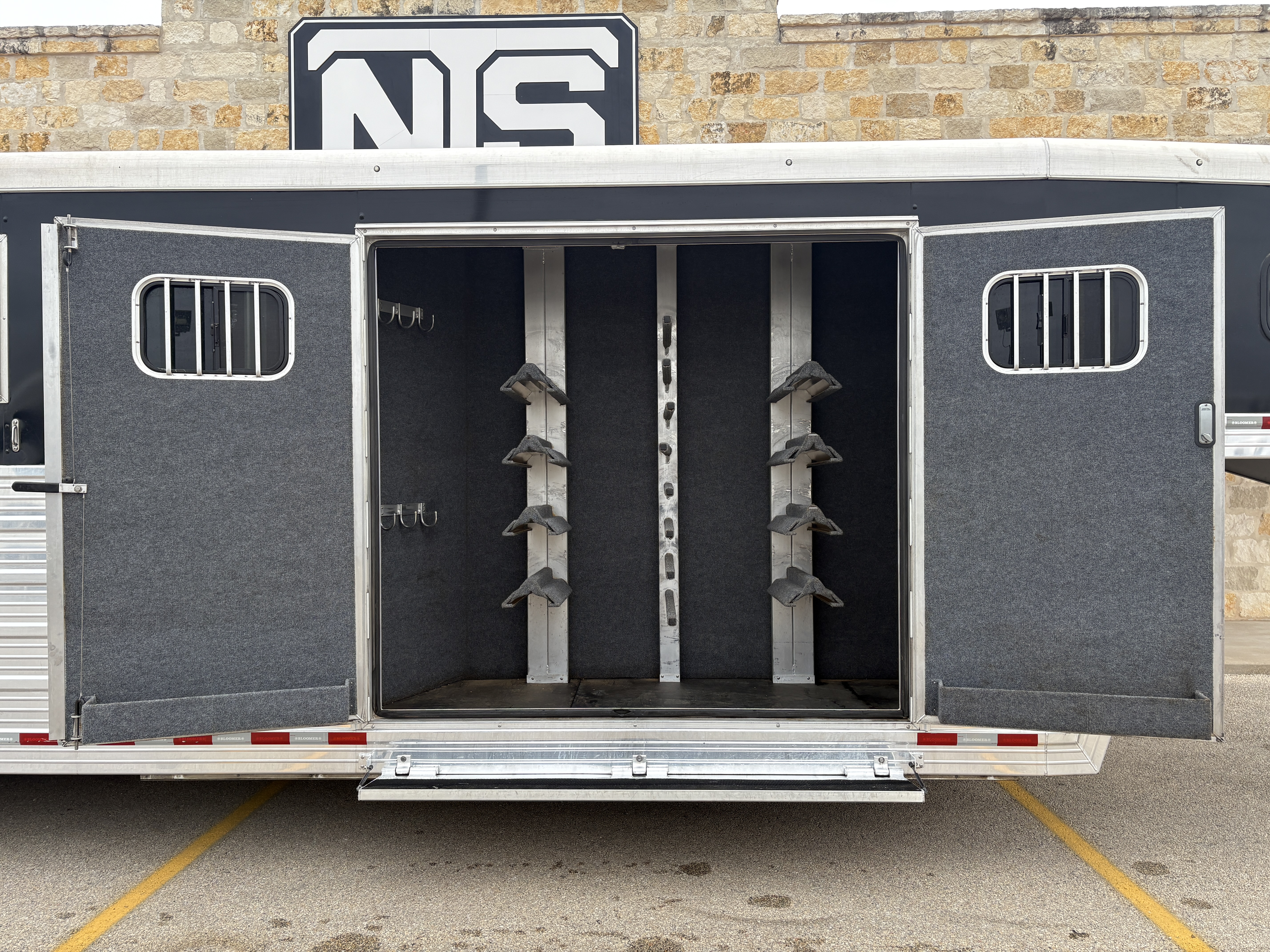 2018-Bloomer-6-Horse-with-Trainers-Split-Tack-40260A | Salado, TX ...